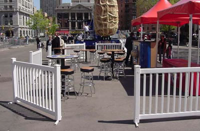 Commercial Portable Fencing – Outdoor Restaurant Seating